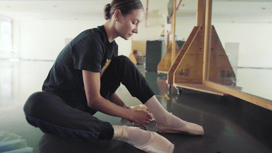 Meet the Ukrainian refugee ballerina whose journey is inspiring courage ...