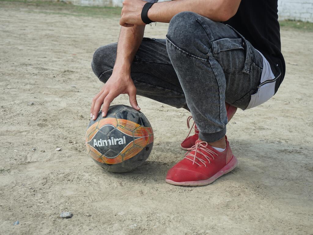 After fleeing war in Iraq, this footballing teenager has his sights set ...