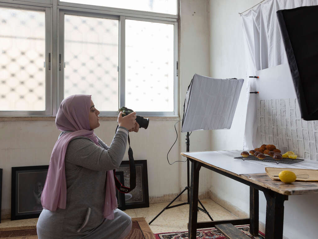 Meet Hamida: A photographer and Syrian refugee, capturing moments ...