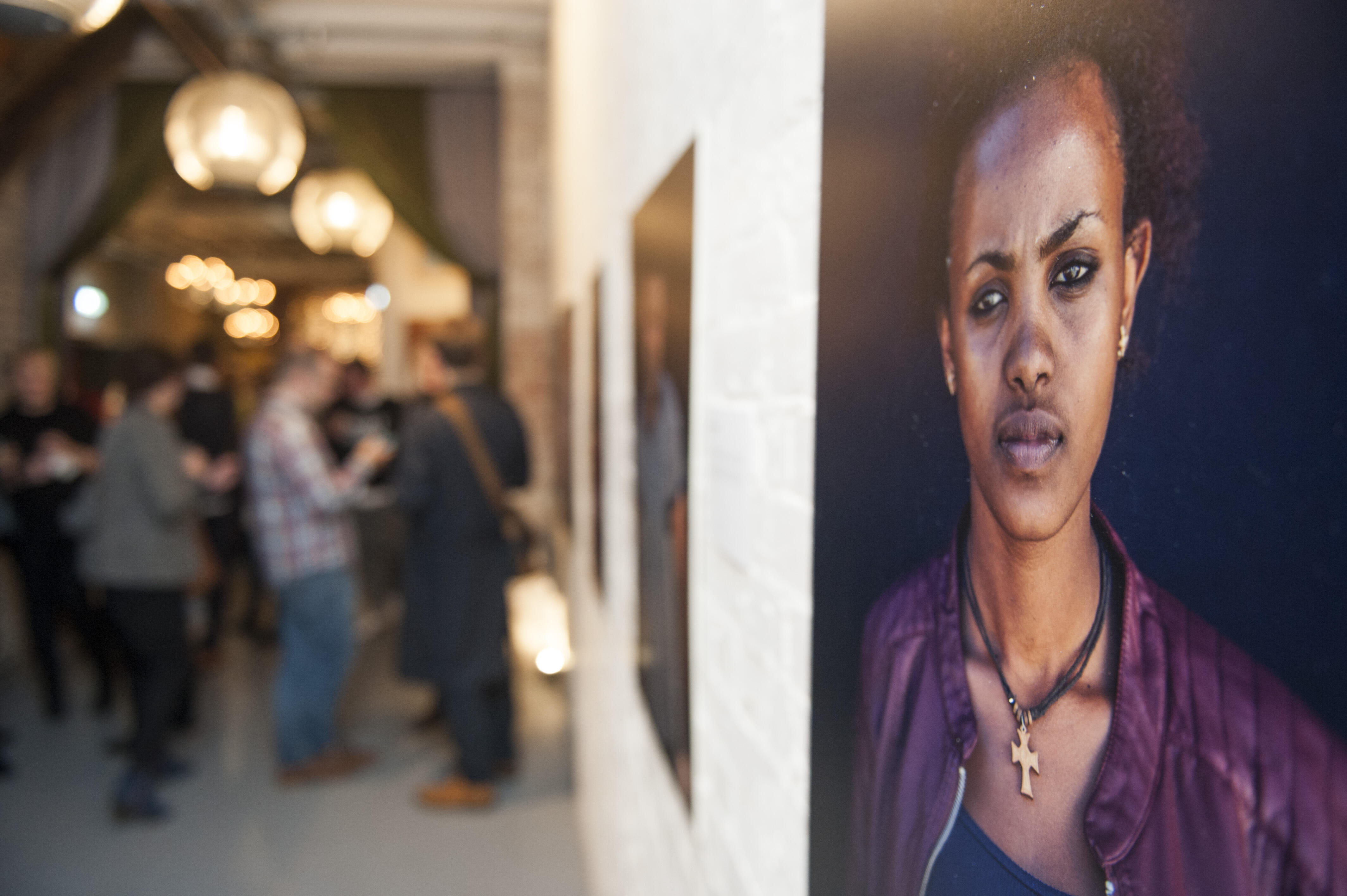 In Pictures: Game of Thrones actors join IRC for refugee exhibition ...