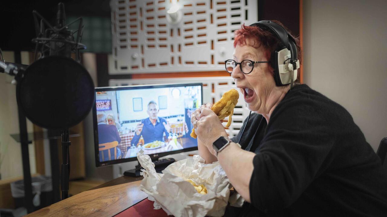Why is Gary Lineker being schooled by Jo Brand about fish and chips ...