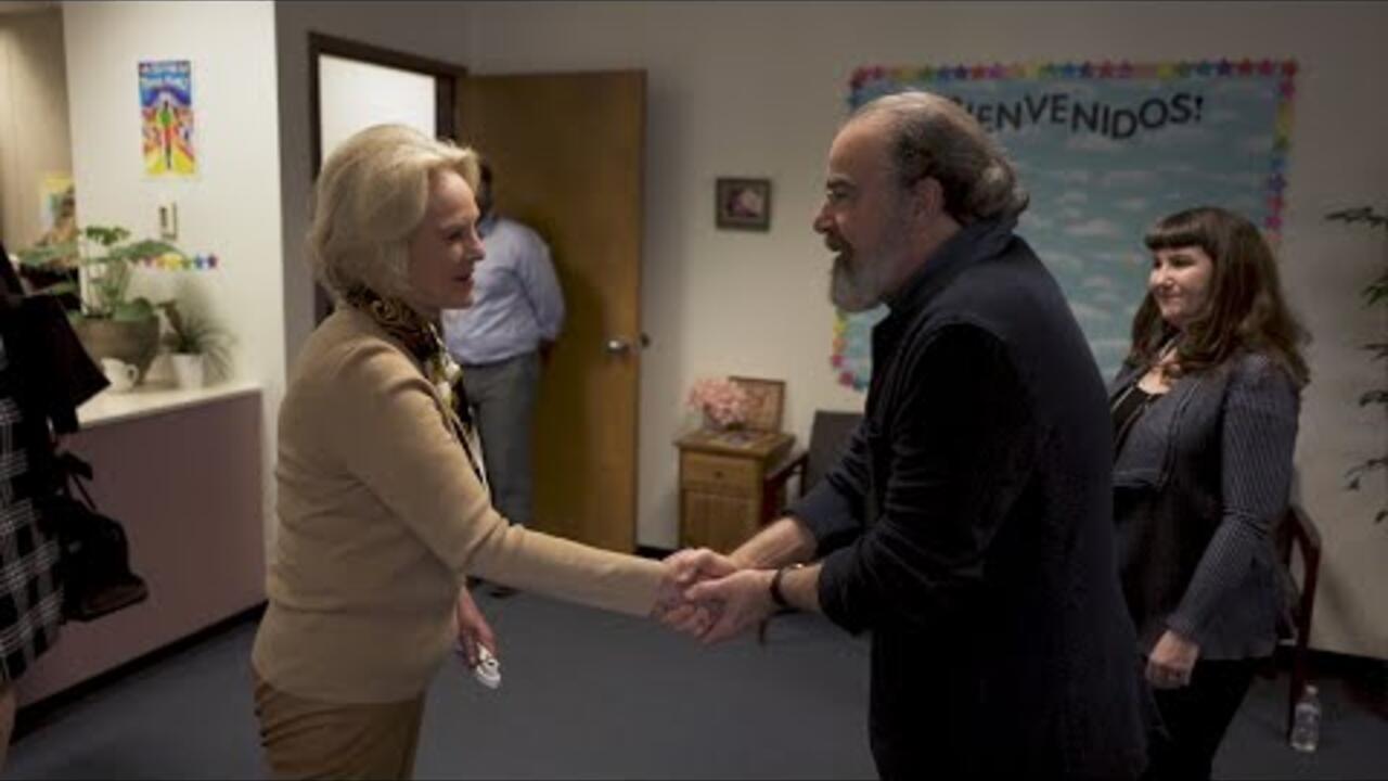 Mandy Patinkin and Cindy McCain meet families seeking asylum | The IRC