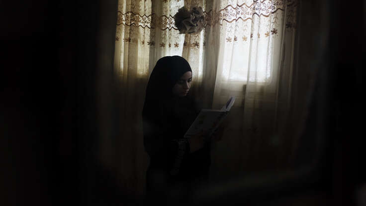 A Syrian teenager describes her escape from war-torn Aleppo | The IRC